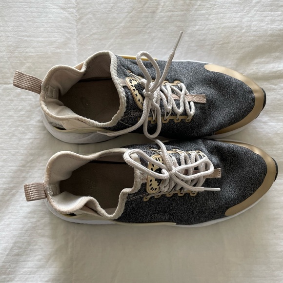 Nike | Shoes | Nike Huaraches Goldgrey | Poshmark